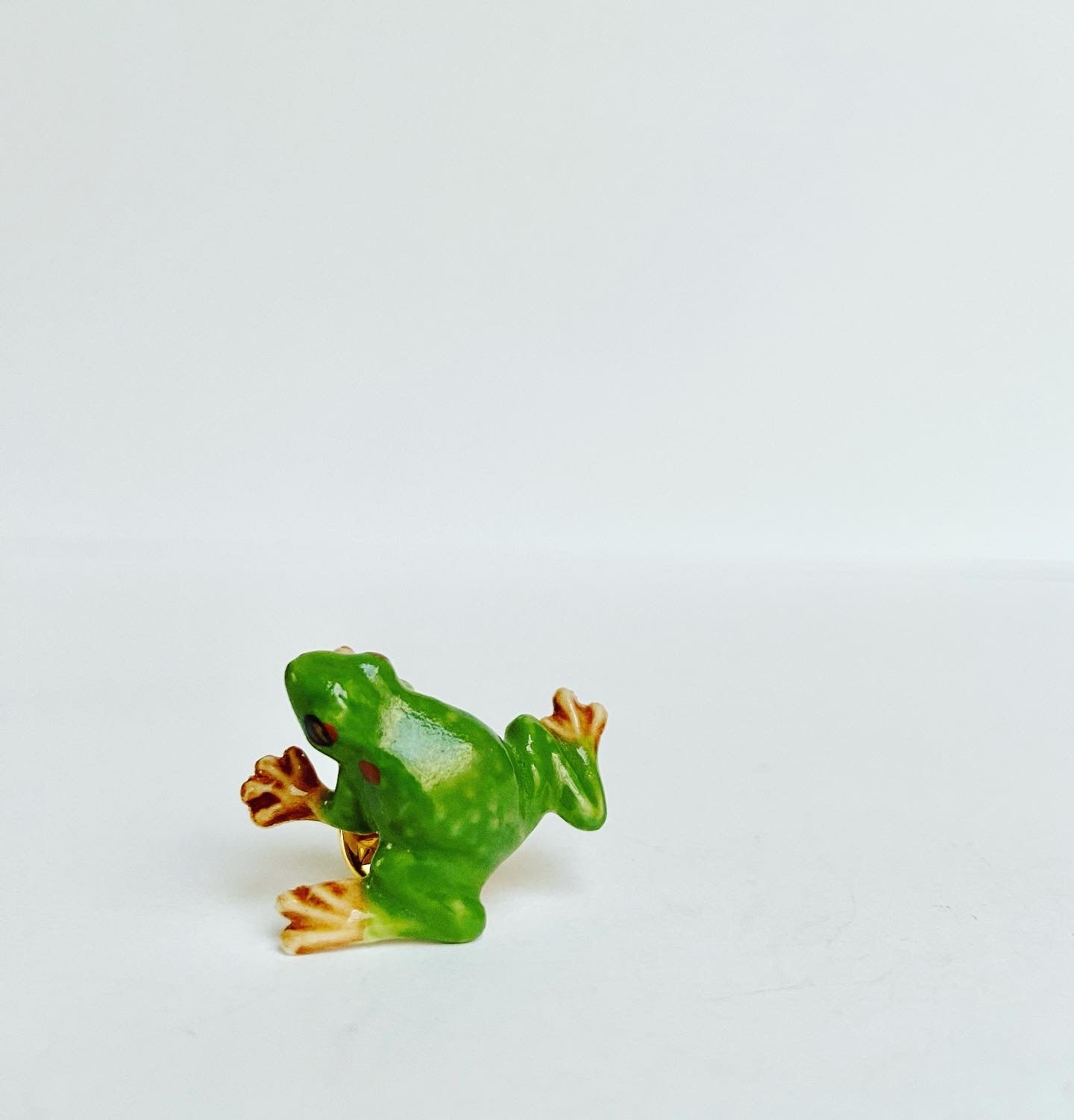 French Porcelain Froggie Pin – Love It Jewellery